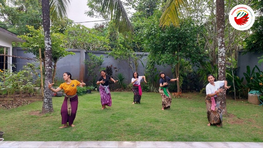 Tari Tenun dan Musik Etnik, Persembahan dari Bali - Pusaka Indonesia ...